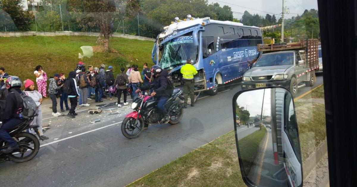 Falleció uno de los diez lesionados del choque entre dos buses en Guarne | Alerta Paisa