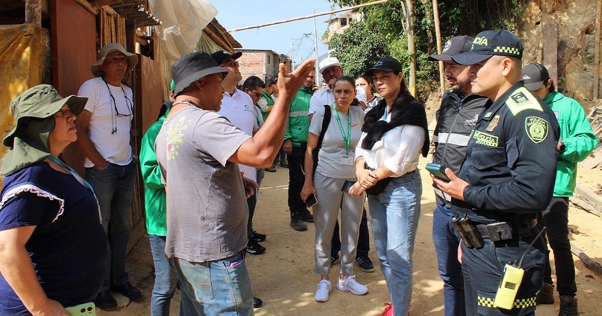 Suspenden obras ilegales por afectar el medio ambiente en cerro de Medellín | Alerta Paisa