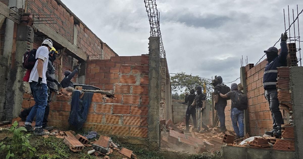 Noticias Antioquia: En Bello dos construcciones ilegales fueron suspendidas | Alerta Paisa